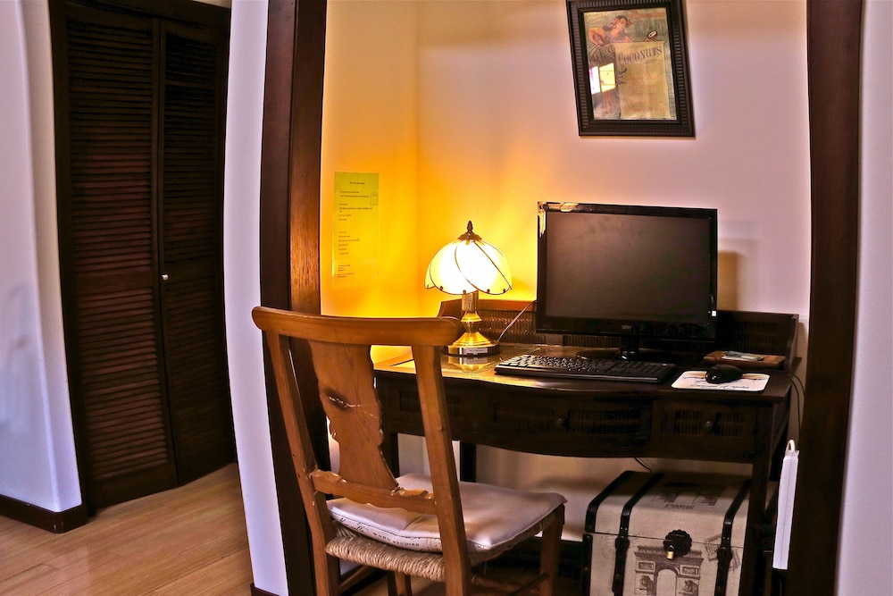 SEEN on HGTV- 2024 YOUR YEAR to EXPLORE- Aloha Sweet Hale-HOT TUB ...