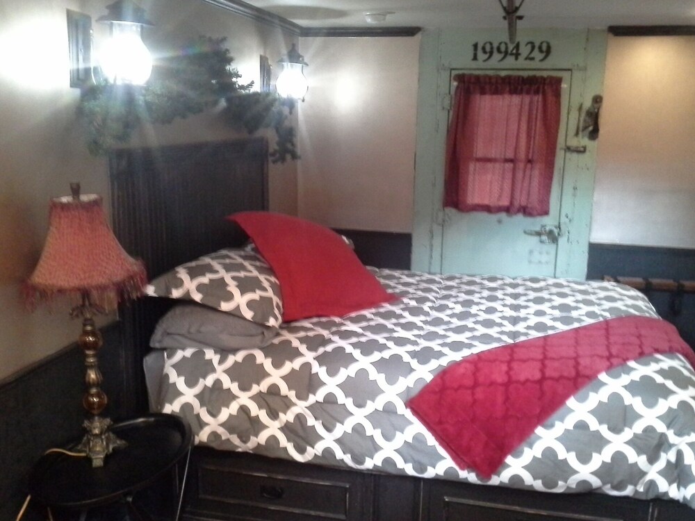 Historic Creekfront Caboose - Hot Tub - Pikes Peak Base - Near Colorado ...