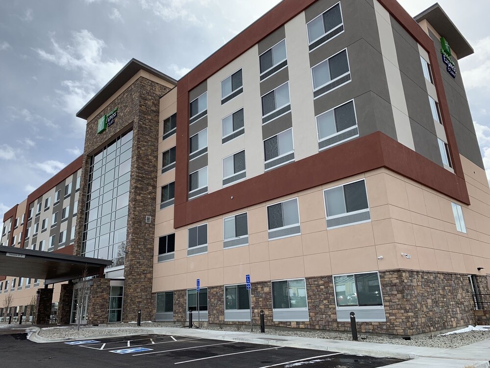 Holiday Inn Express & Suites Denver - Aurora Medical Campus, an IHG ...