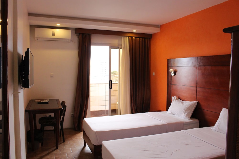 Lewat Hotel, Douala: Room Prices & Reviews | Travelocity