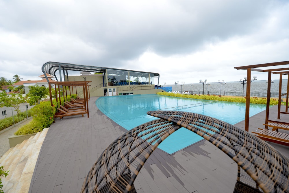 Grandeeza Luxury Hotel Deals & Reviews (Seeduwa - Katunayake, LKA) | Wotif