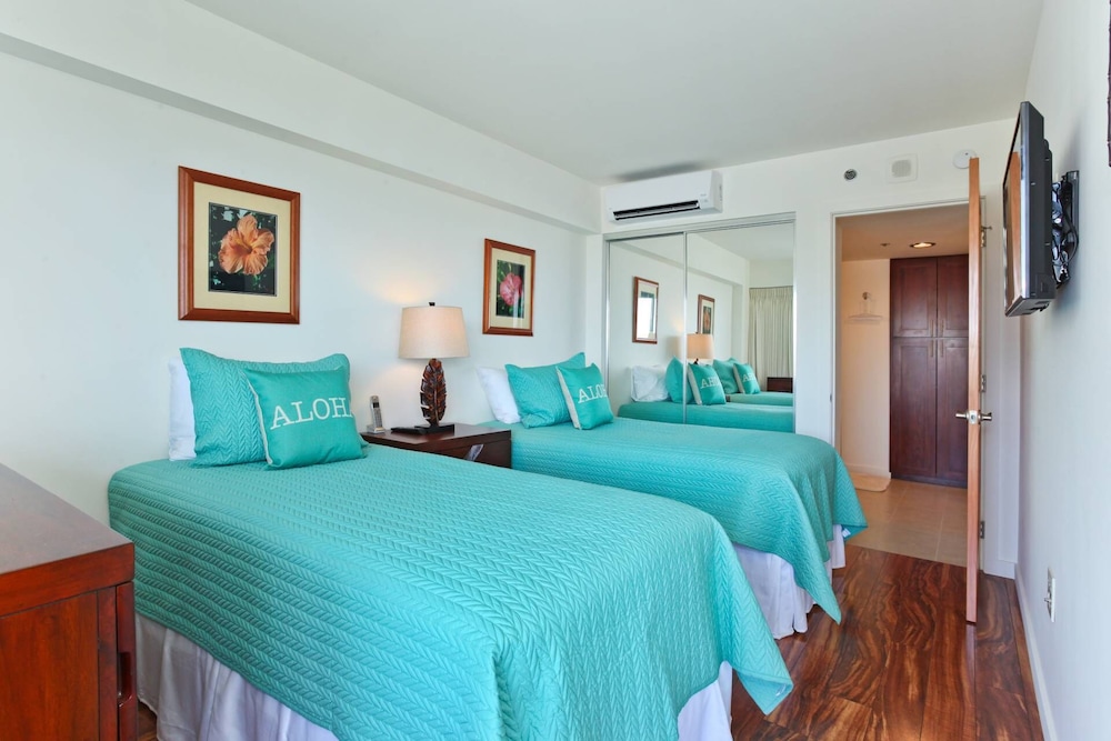 BEAUTIFUL Condo with Ocean, Marina, & Sunset Views! Large Lanai ...