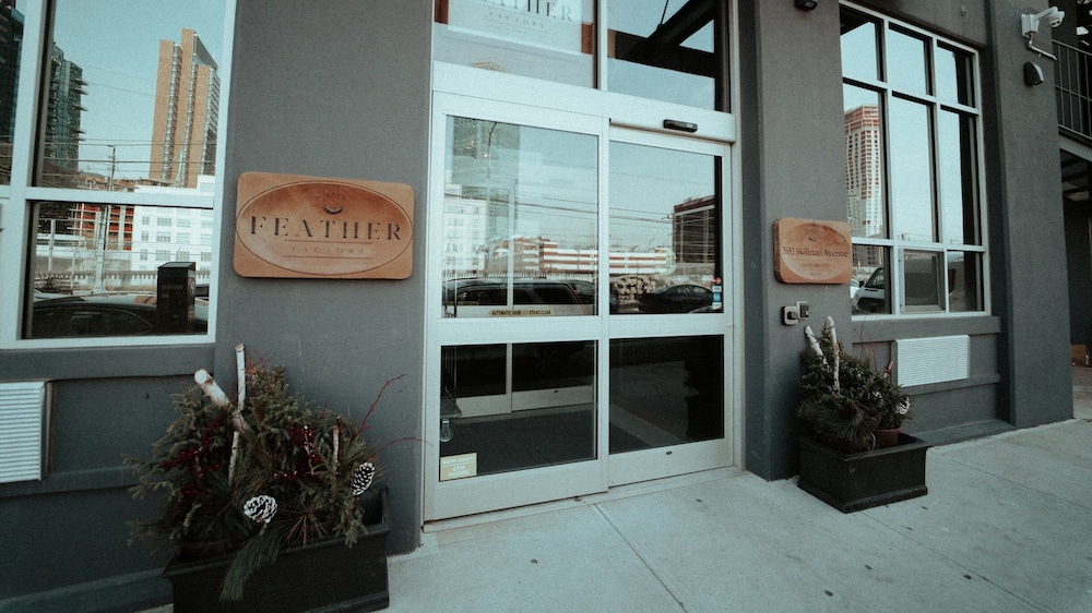 Feather Factory: AU$278 Deals & Reviews (New York, USA) | Wotif