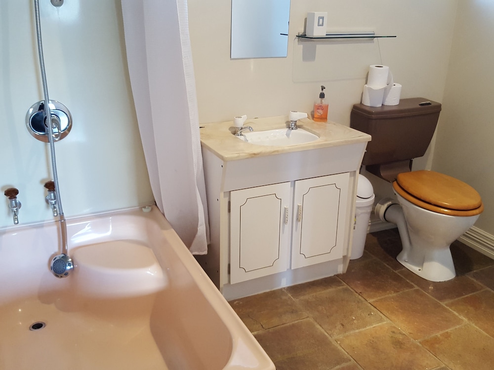 Mackenzie Lodge, Twizel: Room Prices & Reviews | Travelocity