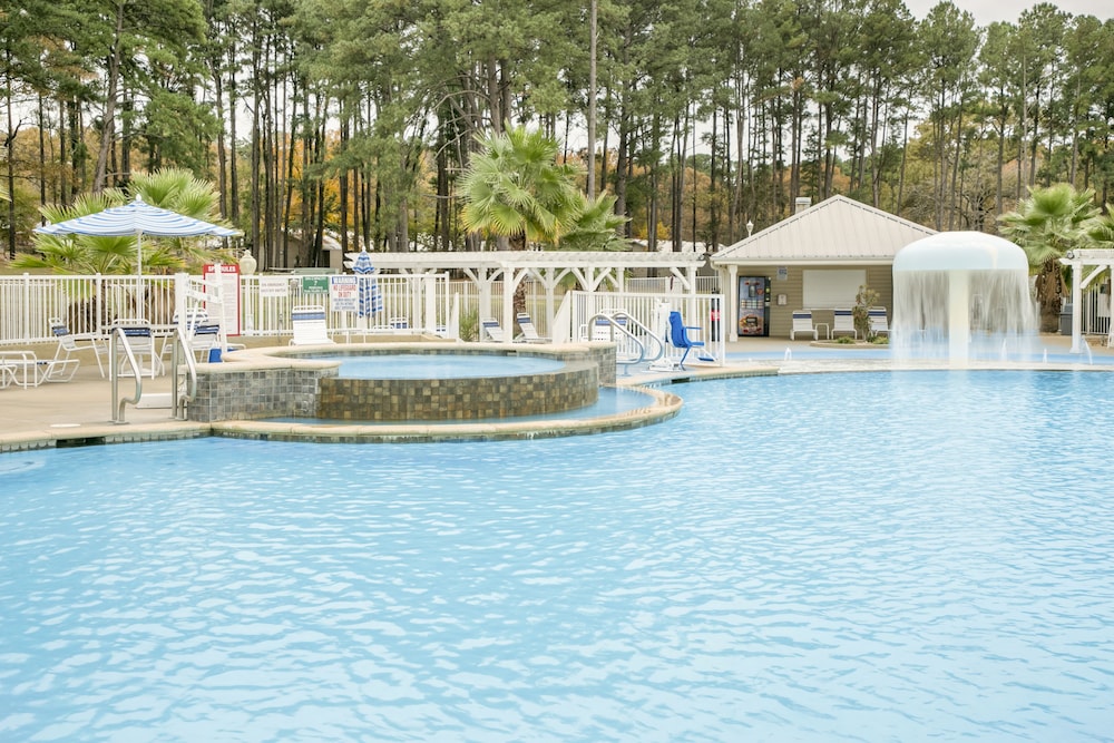 Holiday Inn Club Vacations Villages Resort in Tyler | Best Rates ...