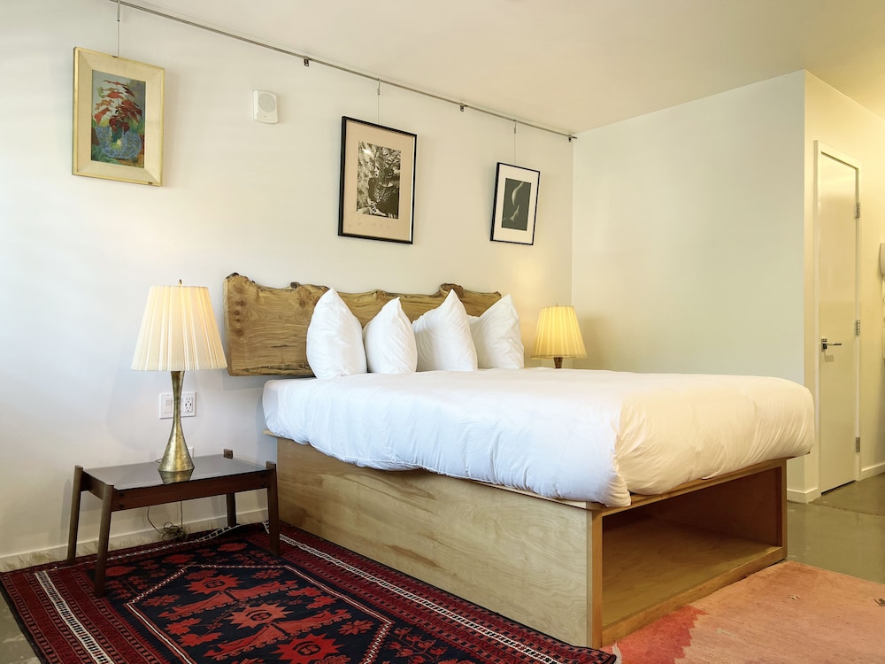 The Astro, Santa Rosa: $139 Room Prices & Reviews | Travelocity