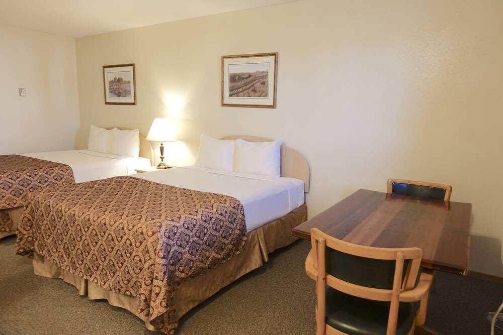 Armada Inn Motel in Unity | Best Rates & Deals on Orbitz