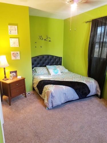 5 Bedroom/2 Bath, Gameroom + Firepit- Haven House - Amarillo, TX