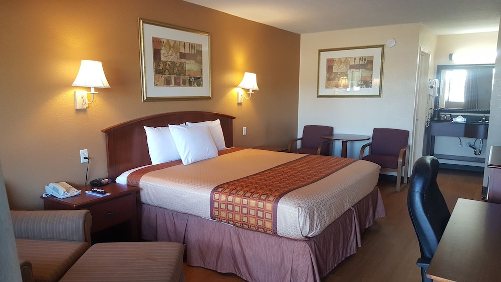 Book Regency Inn & Suites, Longview Room Deals | Hotwire