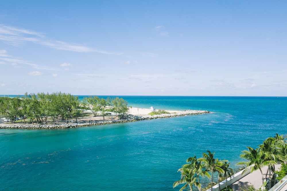 Spectacular Private Studio at 5 Star Hotel Bal Harbour Miami Beach- 2 ...