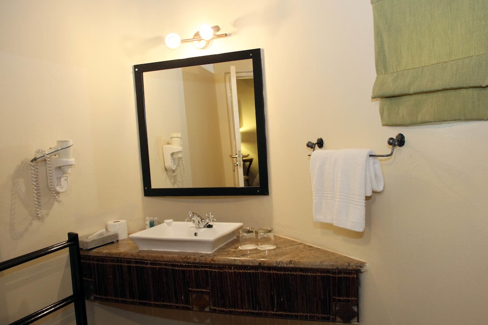 Bush Bungalows at Sun City Resort, Moses Kotane: Room Prices & Reviews ...