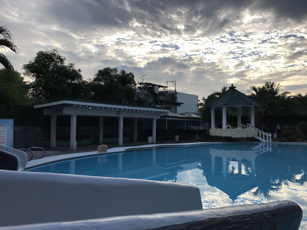 V Resort Dasma in Dasmarinas | Best Rates & Deals on Orbitz