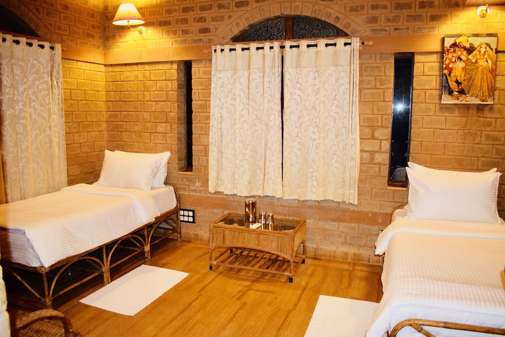 Govardhan Retreat Center, Vada: Room Prices & Reviews | Travelocity