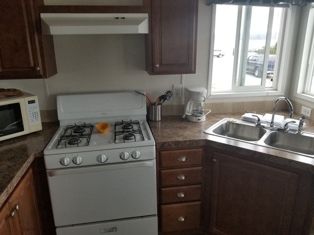 Paradise Cove RV Resort & Marina: Deals & Reviews (Rockaway Beach, USA ...