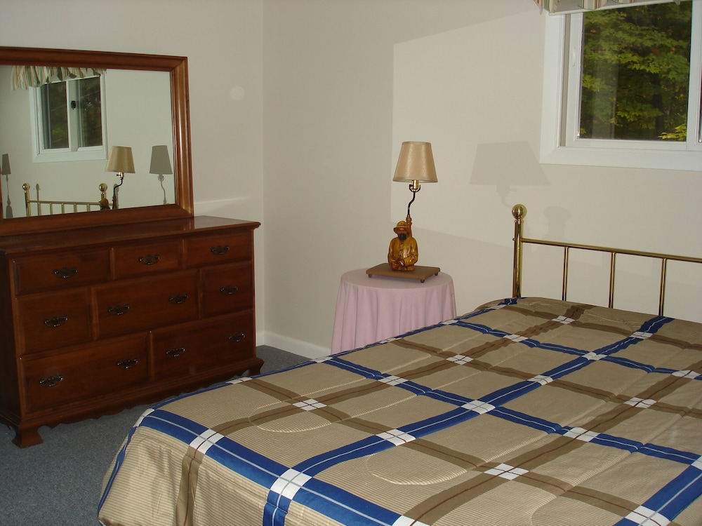 Outstanding Pet Friendly Family Retreat on Frye Island in Sebago Lake ...