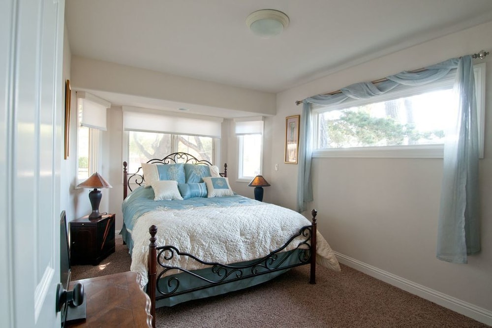 Sunset Drive - Pacific Grove House - Spacious Oceanview, Across the ...