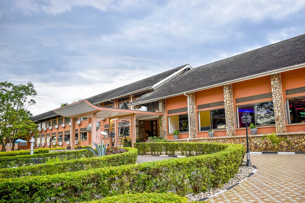 the uni garden hotel taman universiti - Fiona Peake