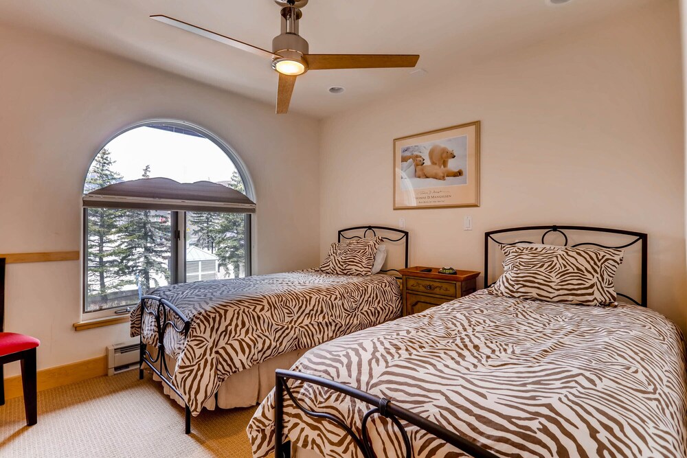 Luxury Condo in Vail Village, Walk to Lifts, Tyro5 - Vail | Vrbo