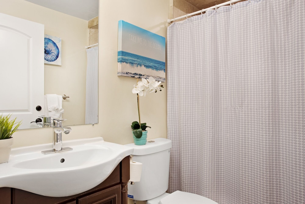 Ocean-breeze Oasis Retreat P817-2 - Oceanside | Vrbo