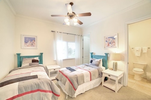 297 M² House ∙ 6 Bedrooms ∙ 20 Guests - Pensacola Beach, FL