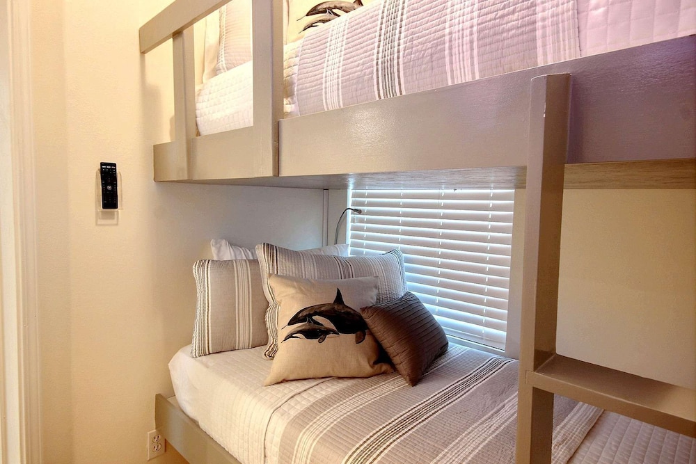 Lighthouse 1208 ~ In/Outdoor Pools, Hot Tub, Sauna, Fitness Room + $400 ...