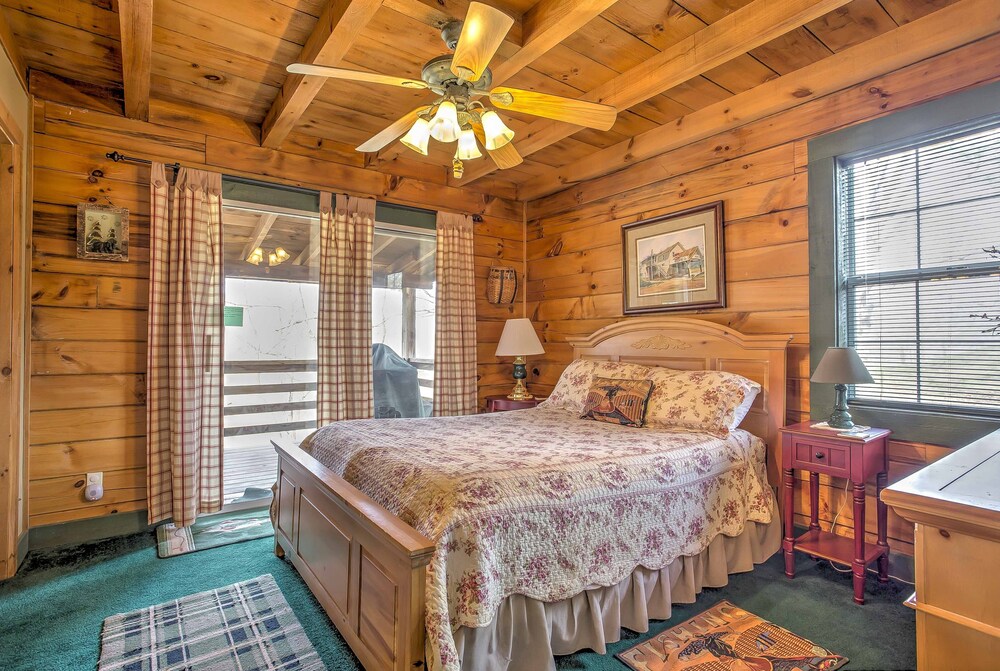 Serene Cabin in the Smokies w/ 2 Decks & Hot Tub! - Haywood County | Vrbo