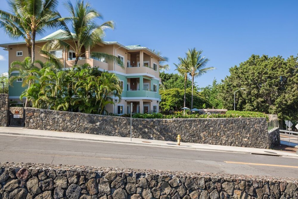 Aloha Condos, Beach Villas at Kahaluu, Villa 1-201, Beach View, AC ...