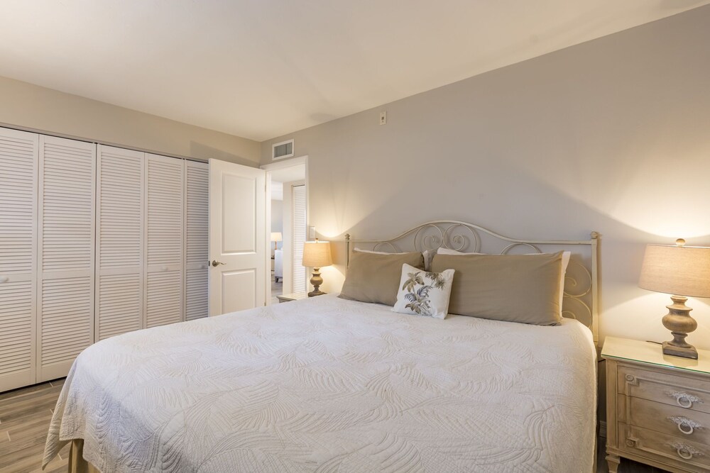 Unit 174- 2 Bedroom 2 Bathroom Gulf Side Club Corner Condominium ...