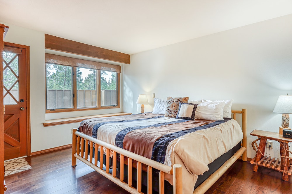 Private Hot Tub, Pool Table, 10 SHARC Passes, & More at this Sunriver ...