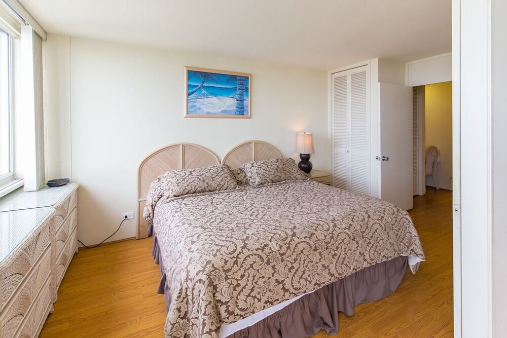Aloha Condos, Ilikai Marina, Condo 992, Oceanfront, AC - Honolulu | Vrbo