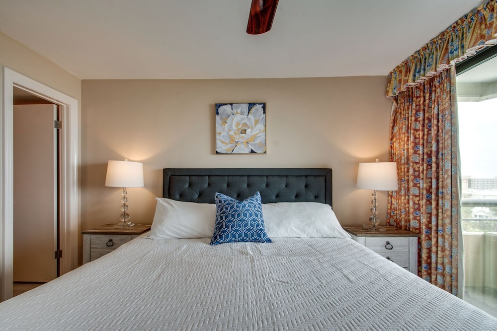 Beachfront 2BR with Amazing Gulf Views at Edgewater Beach Condos ...