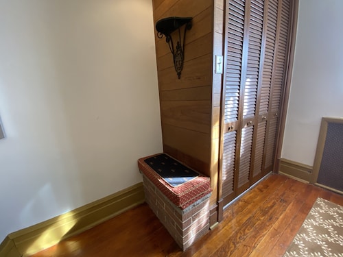 Herman's Hideaway: Cozy 2br In Tower Grove East - Saint Louis, MO