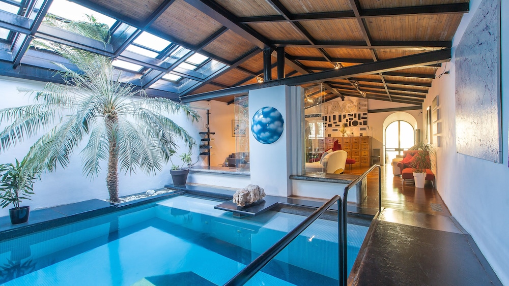 Jardin botanique, appartement exclusif avec piscine dans le salon ...