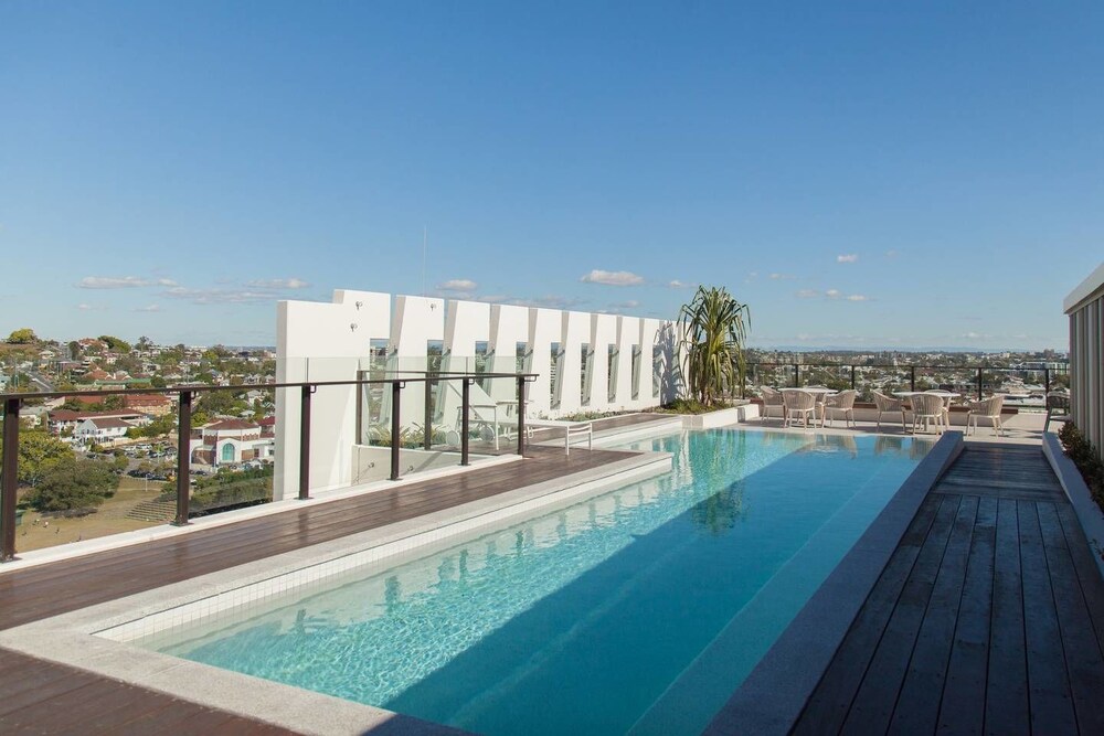 Chic Living in South Brisbane + Rooftop Pool: Deals & Reviews (Brisbane ...