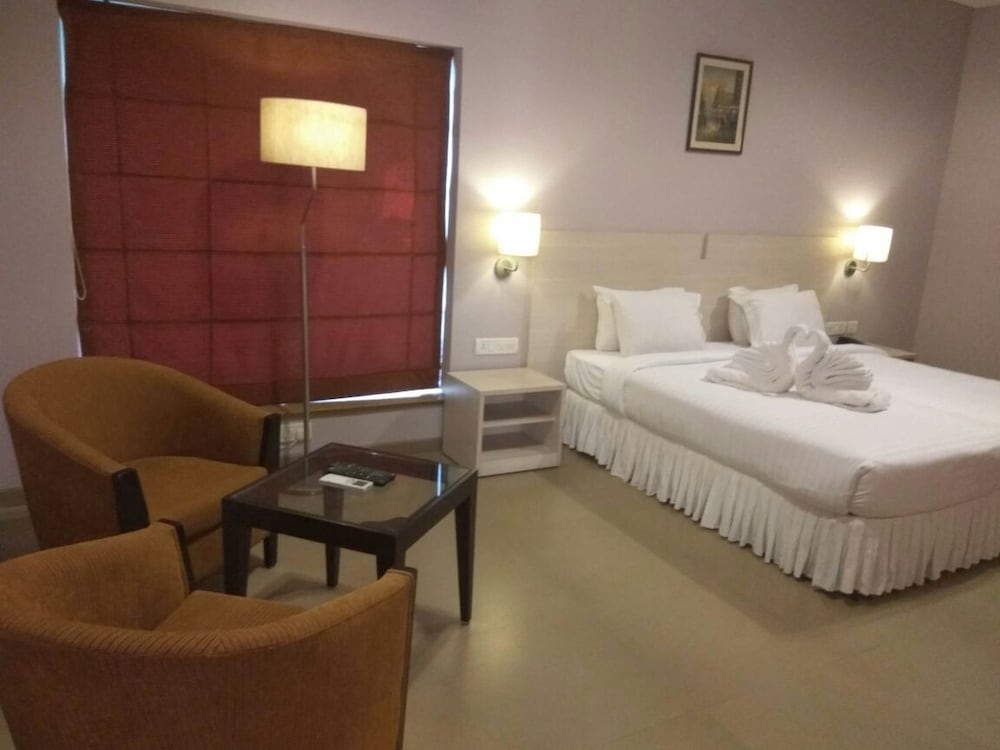 Golden Amoon Resort: AU$105 Deals & Reviews (Kolar, IND) | Wotif