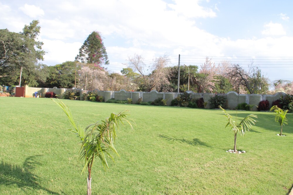 Highlands Lodges and Apartments, Harare: $43 Room Prices & Reviews ...