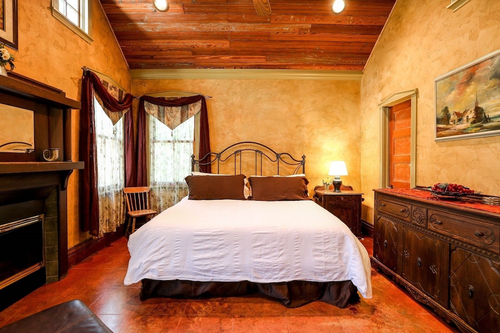 Francesca's | Country Cabin Close to Wineries - Gillespie County | Vrbo