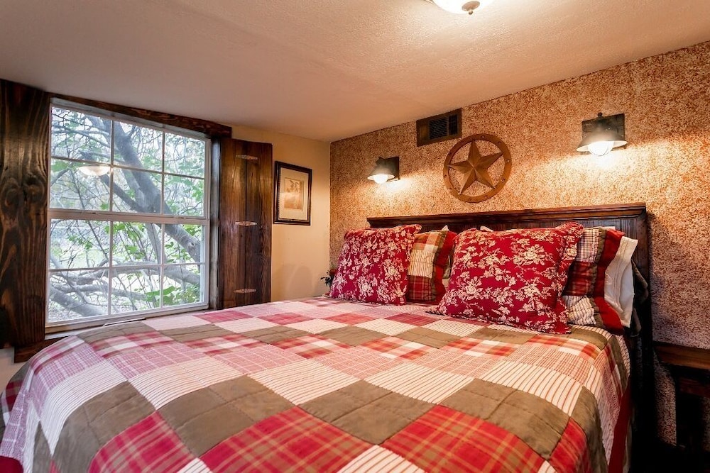 The Shed | Luxurious Country Accommodation - Gillespie County | Vrbo