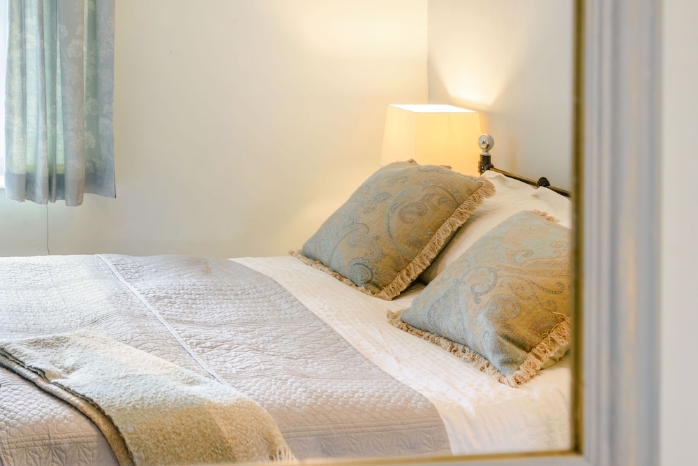 SNOWDROP COTTAGE, pet friendly in Clifford, West Yorkshire - West ...