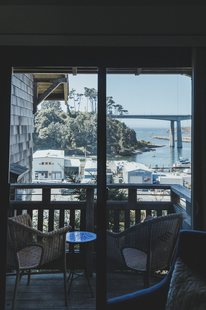 Noyo Harbor Inn Restaurant and Tavern in Fort Bragg | Best Rates ...