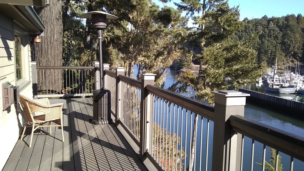 Noyo Harbor Inn Restaurant and Tavern in Fort Bragg | Best Rates ...