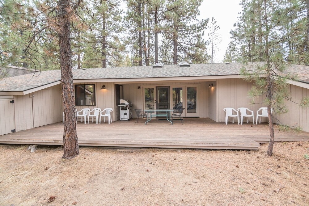 Escape to Sunriver! Near Lake Aspen and River Trails! - Sunriver | Vrbo
