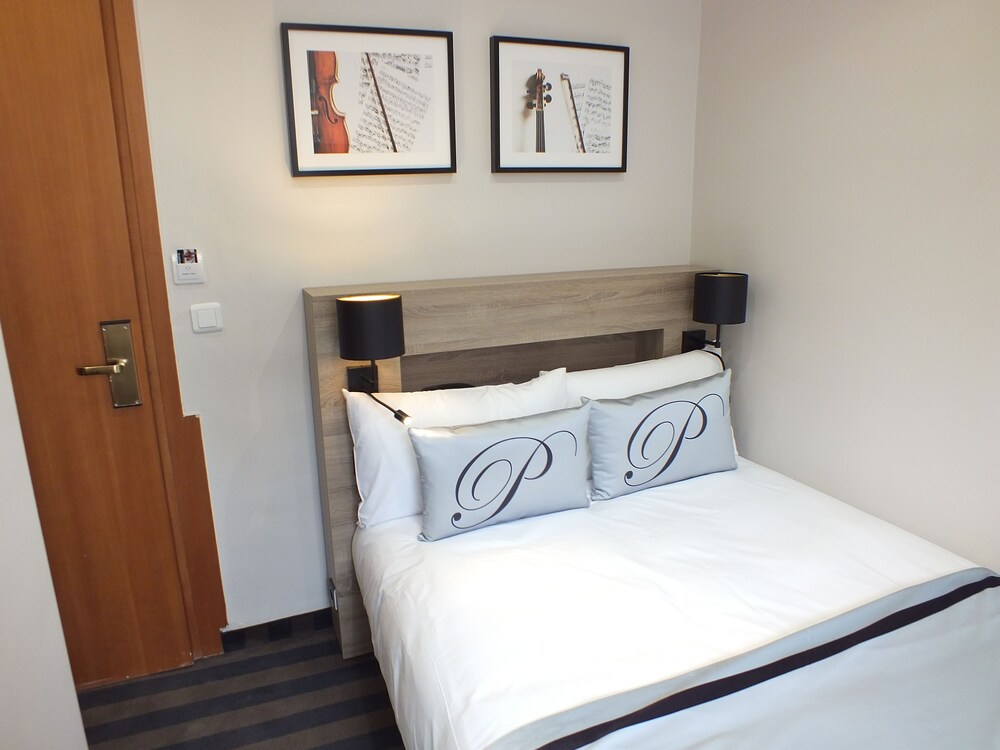 Hotel Paganini: AU$76 Rooms, Reviews & Deals (Nice, FRA) | Wotif