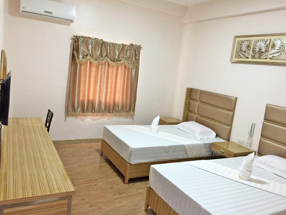 Meaco Royal Hotel - Lipa, Lipa: $22 Room Prices & Reviews | Travelocity