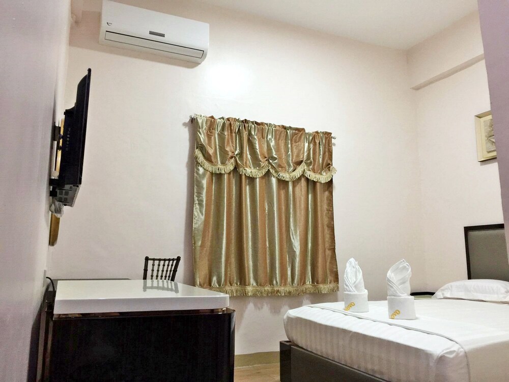 Meaco Royal Hotel - Lipa, Lipa: $22 Room Prices & Reviews | Travelocity