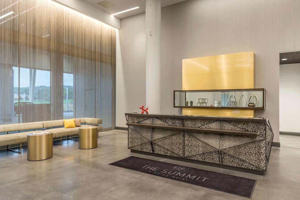 The Summit Hotel in Cincinnati | Best Rates & Deals on Orbitz