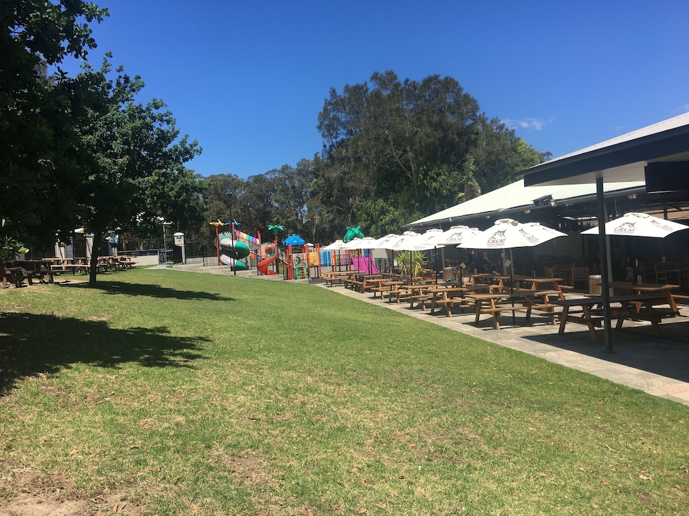 Bateau Bay Hotel in Bateau Bay | Best Rates & Deals on Orbitz