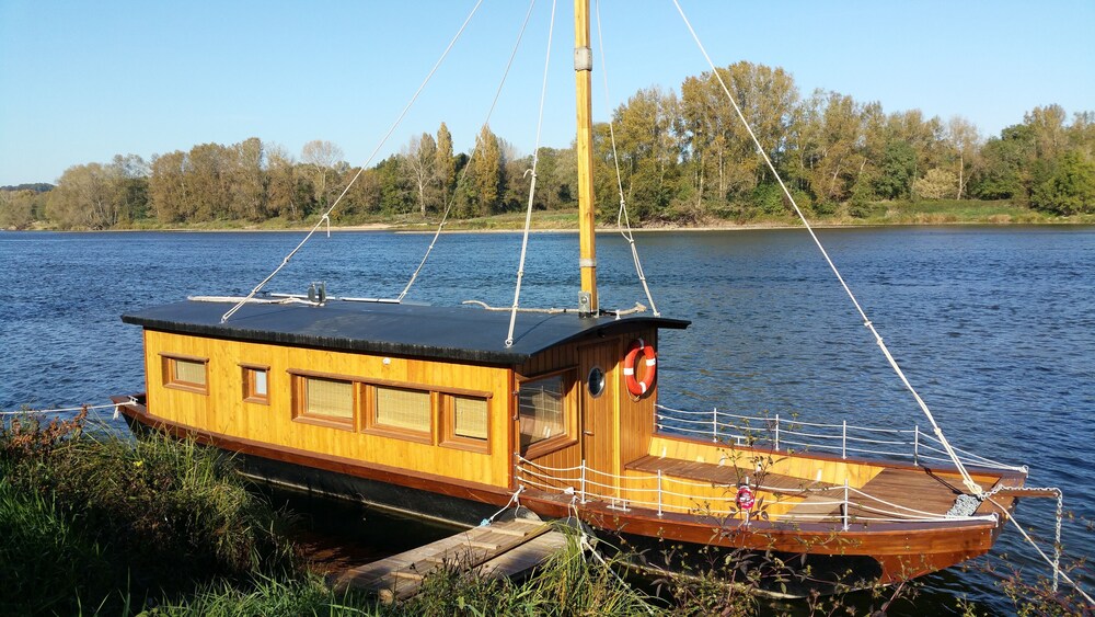 The Boat House Family - La TOUE REINE & SPA - La Chapelle-aux-Naux | Vrbo
