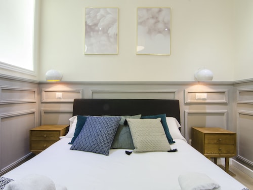 Unik & refurbished - 2br 2bth - atocha - Madrid
