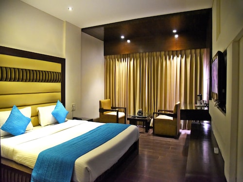 Oyo 3537 Hotel Landmark - Chandigarh